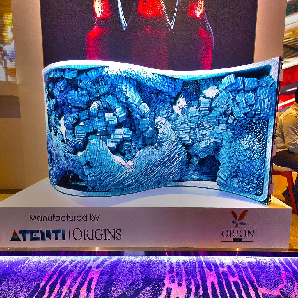 Curved & Flexible LED Panels | Magnetic Rubber Modules by Orion